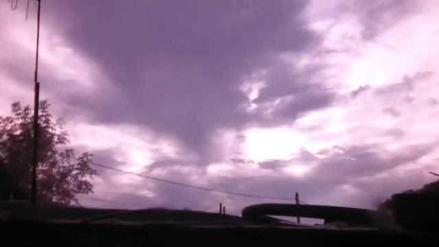 ОБЛАКО В ВИДЕ ВОРОНКИ ТОРНАДО