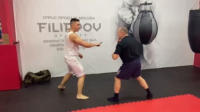 Защита от ножа: махание