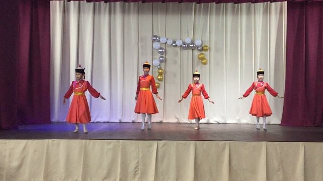 Тувинский стилизованный танец "Нежность", средняя группа, ДШИ с Тээли