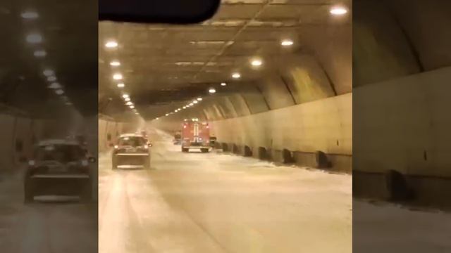 Незапланированная пенная вечеринка в тоннеле, где тушили легковушку - Москва 24