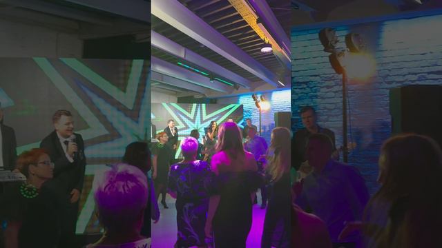 Звенит январская вьюга