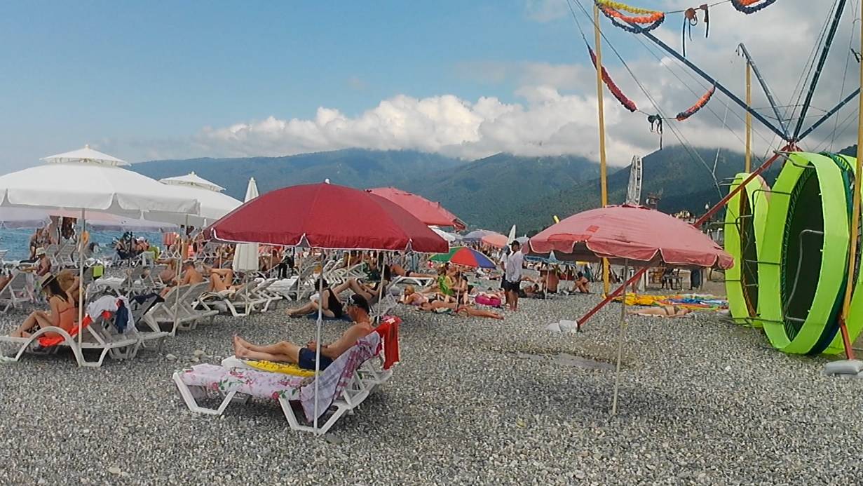 Гагра июль 2023. Пляж у Гранд отеля "Абхазия"