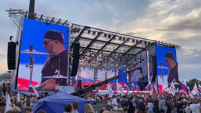 Рок-концерт в Парке Победы на Поклонной Горе в Москве. День Флага России - 22 августа 2022