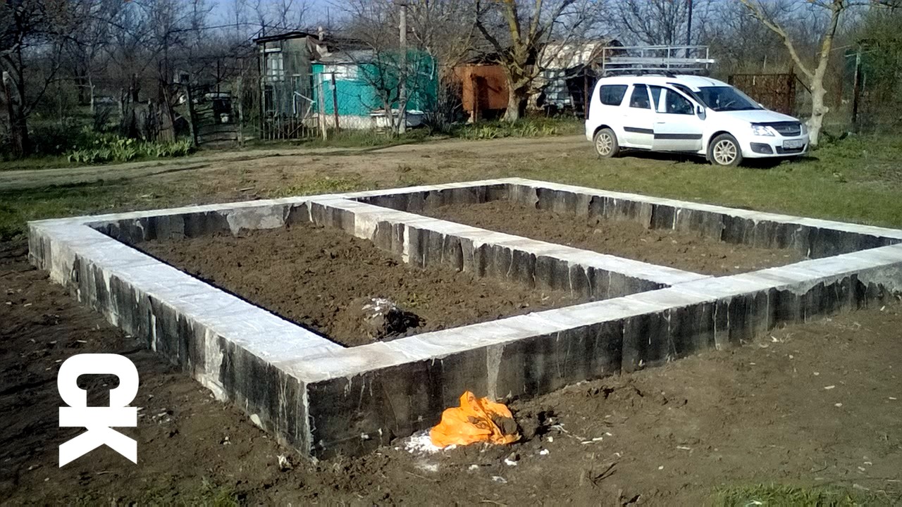 Как сделать ленточный фундамент своими руками. Строительство дома из газобетона серия 1