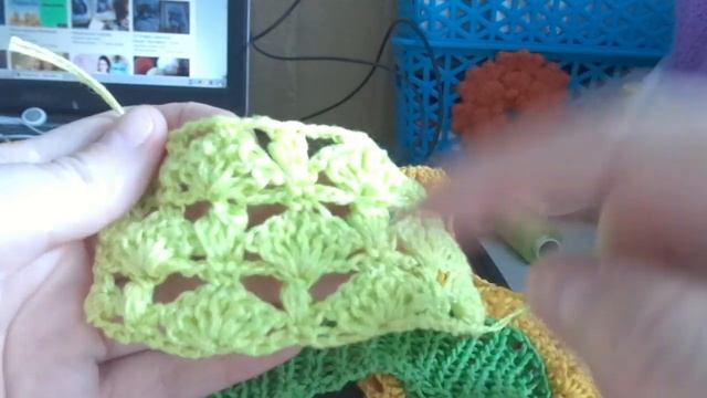 Вяжем за стеклом. Этап 2. №17. Готовая летняя шапочка _Ананас_)!.mp4