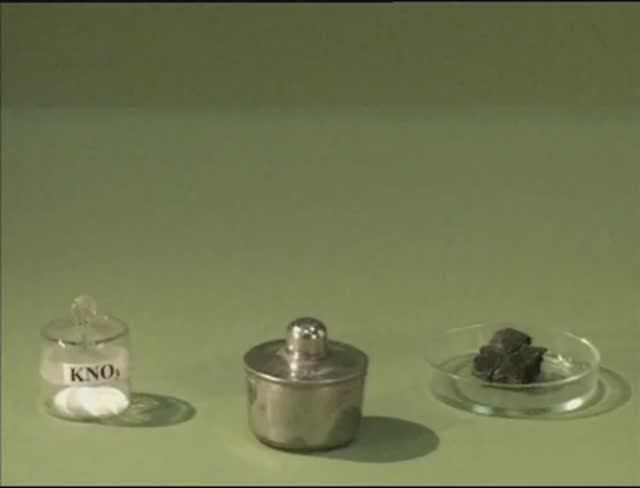 Качественные реакции на нитрат-ион: вспышка на раскаленном угольке