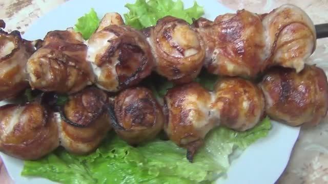 Шашлык из куриных грудок  с беконом _Пальчики оближешь.