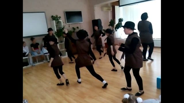 группа Смайл танец СЫЩИКИ.mp4