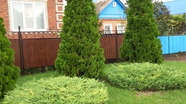 Станица Ленинградская, вдали от центра. Швейнвя фабрика возобновила работу в 2022 году)