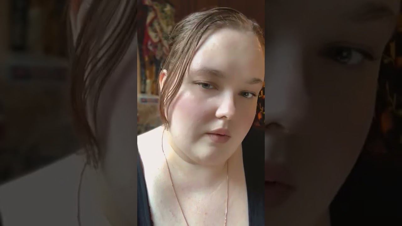 Бабка с безумной улыбкой