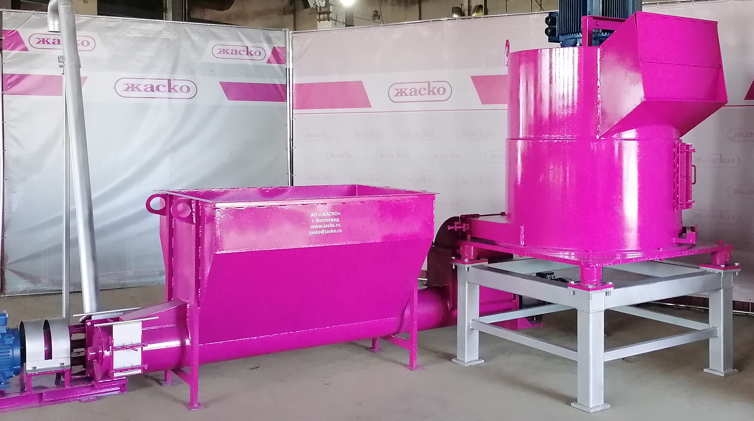 Участок измельчения [костей крс] [мясокостных отходов] [голов свиней, коров]