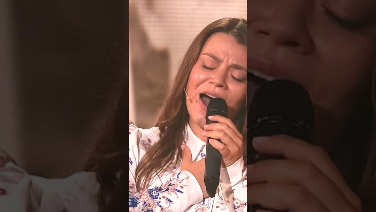 Посмотреть полностью на канале❤️ #софьяонопченко #душевныепесни #живойголос #приветандрей