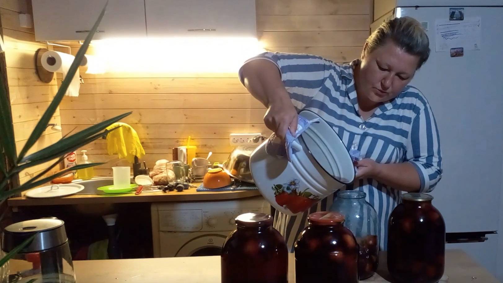 # 8
СЛИВОВЫЙ КОМПОТ