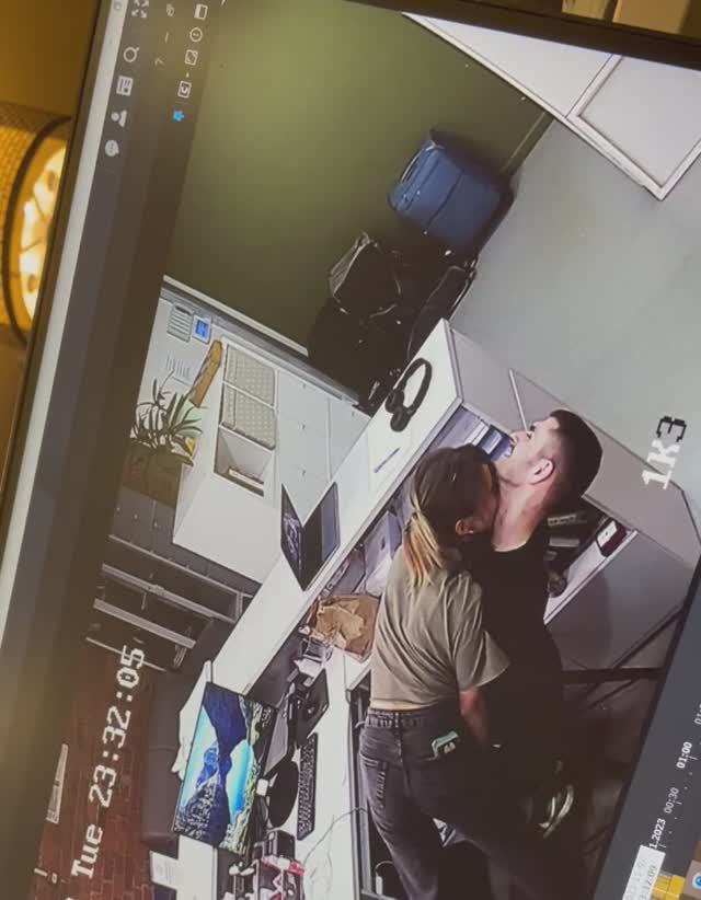 мужик остался верен своей девушке 💦🍑🍌😏 - скажи нет измене - любовь к своей девушке - верность -