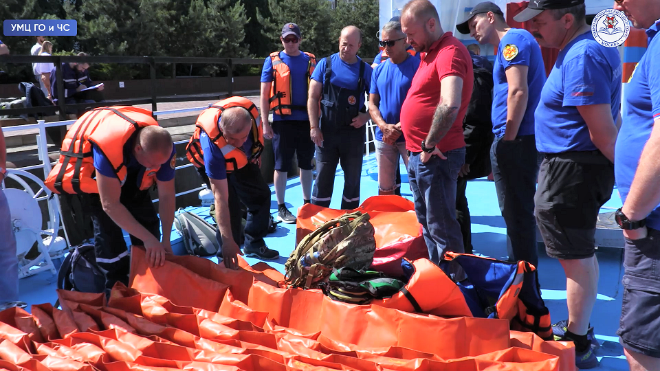 Практические занятия по ликвидации разливов нефти и нефтепродуктов на территории