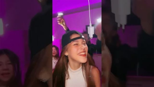 Милана Некрасова Пригласила Друзей В Гости К Себе Домой По Общаться Отдохнуть Развлечения Танцы