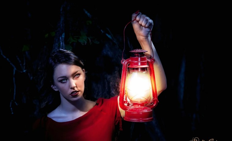 Человек человеку не нужен. Автор текста Ирина Ксон. Стихи.