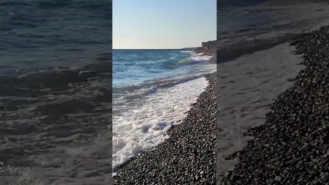 Волны с замедлением на Чёрном море в Абхазии.