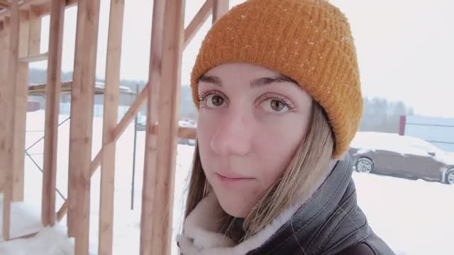 30 см. или 25 см.? Жаркий спор. Замеряем линейкой будущее окно.