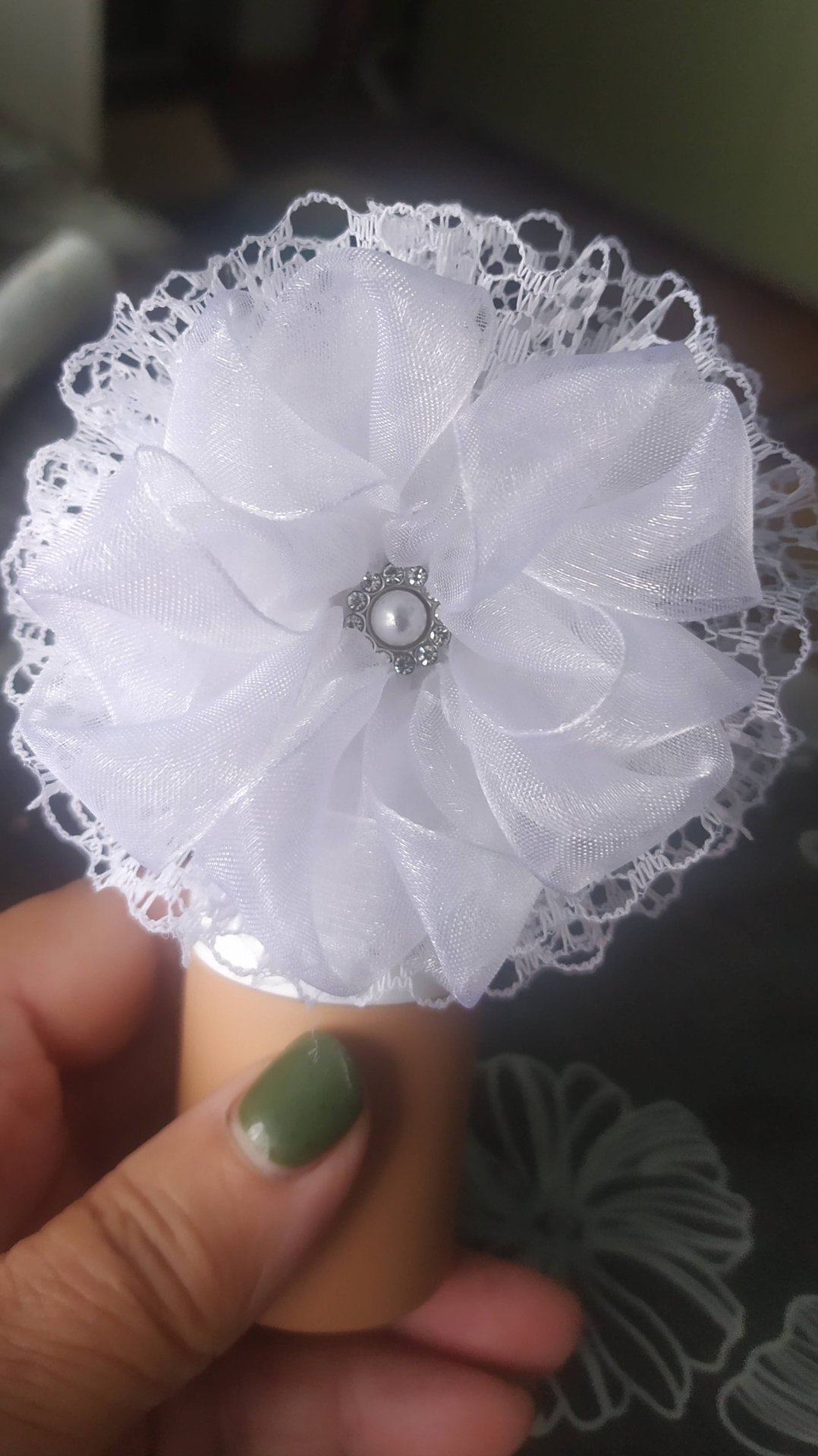 Пышный бантик: нежный штрих к первому сентября