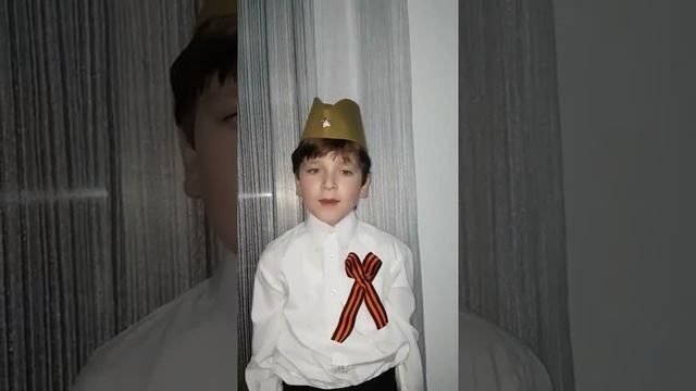 г. Вифлеем Читает стихи о войне "Не забывайте о войне" иностранцы г. Рамалла ко Дню Победы 9 мая 45