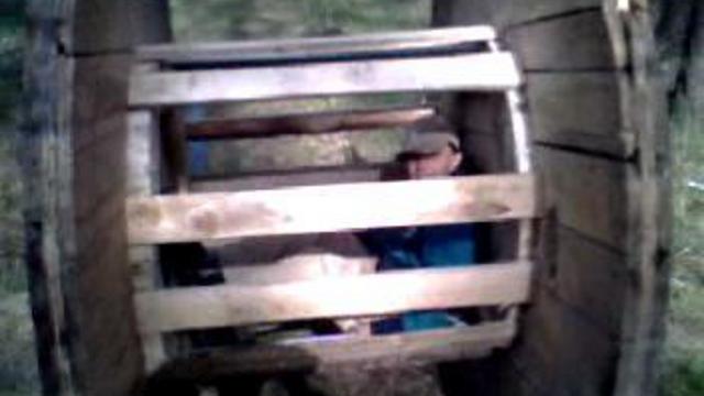 Катание в катушке от кабеля.