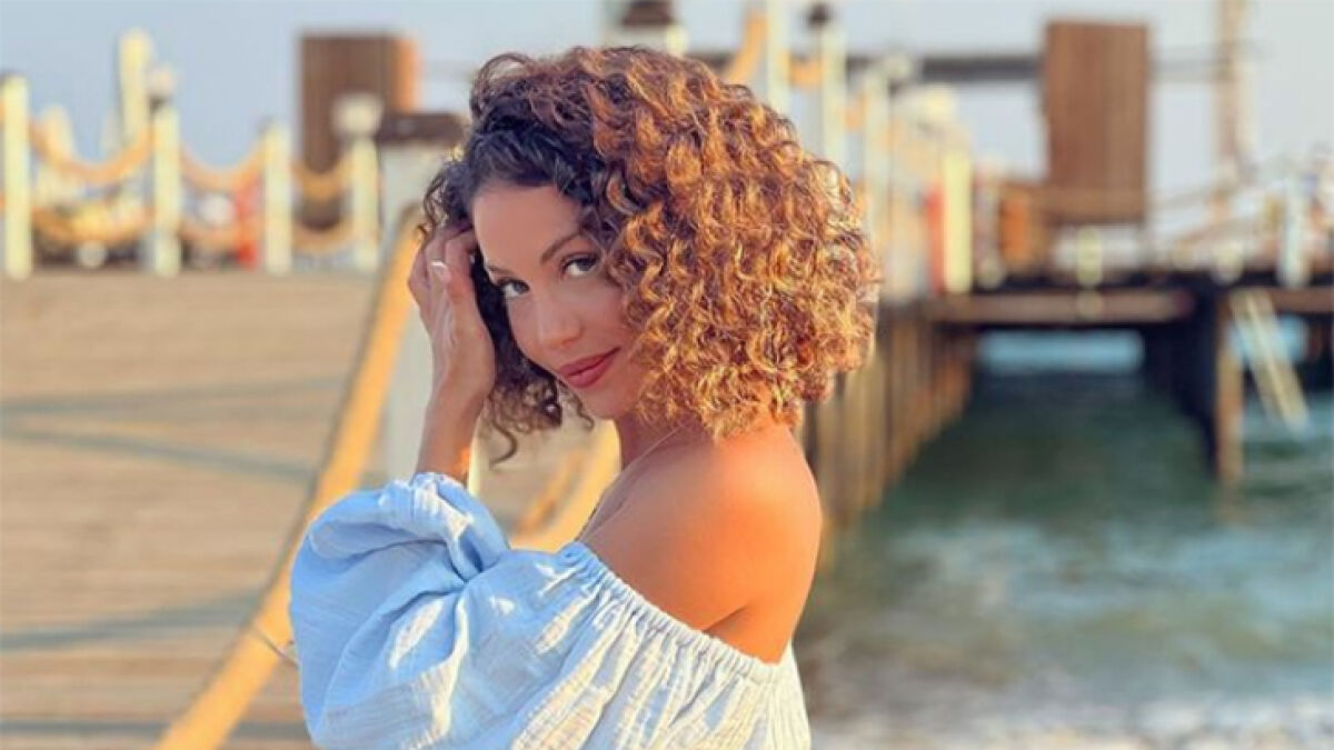 Зепюр Брутян козырнула постройневшей фигурой, натянув майку на свои манкие выпуклости: горячий лифто