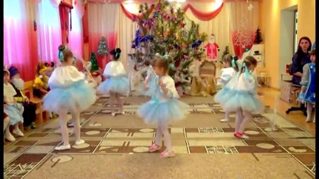 Танец _Снежное кружево_ в детском саду (4-5 лет ср.гр.).mp4