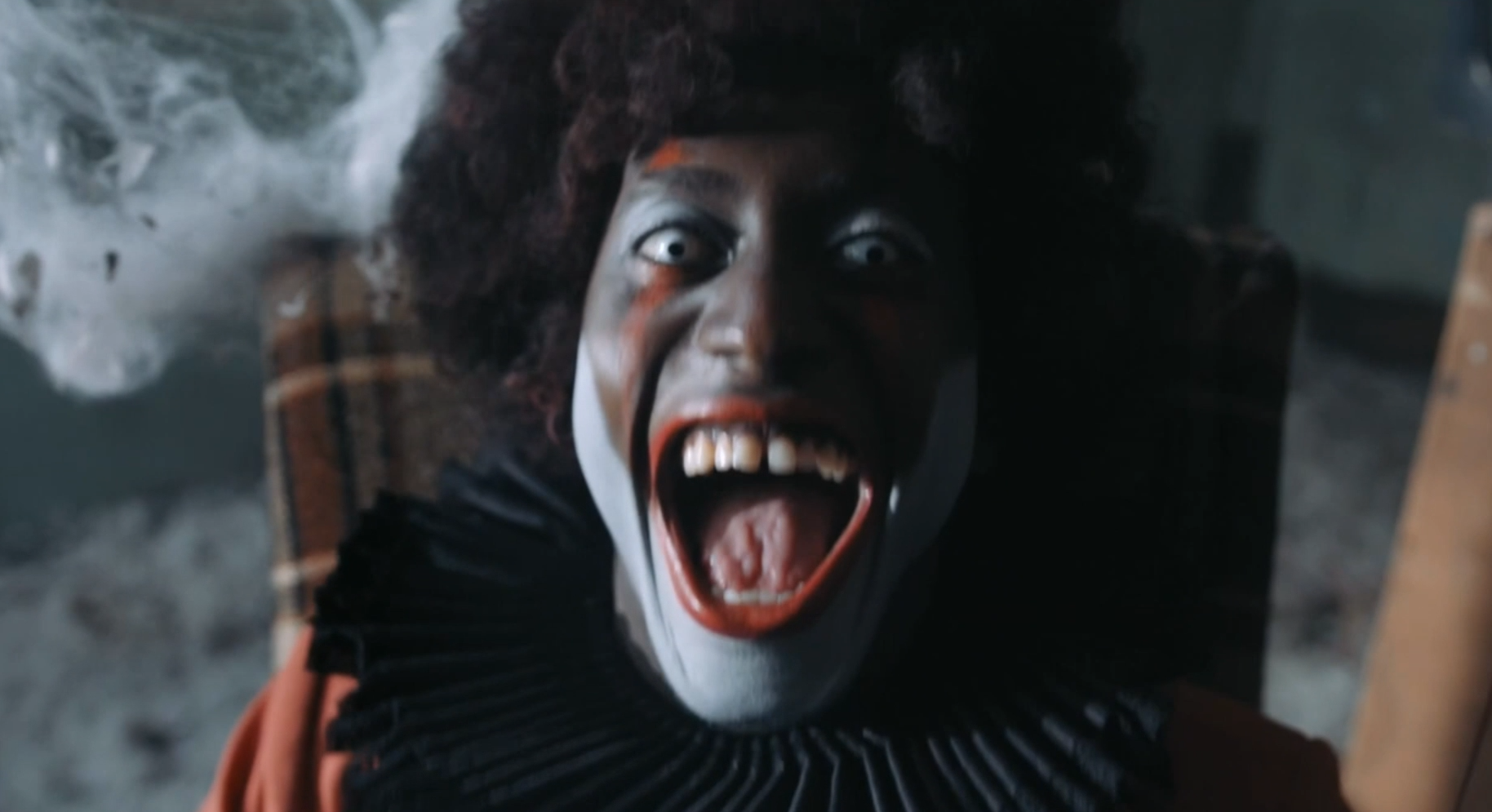 Ходячие М ... и (добрый) клоун.