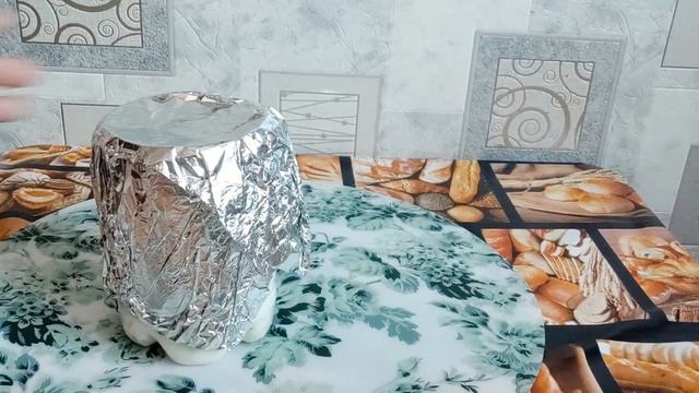 Творожный десерт с сухофруктами и орехами.