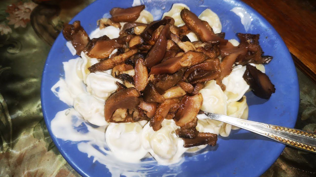 Пельмени под сметаной с тёщиным языком