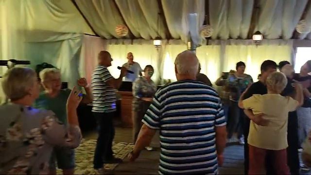 УЛЫБНИСЬ - сл. и муз. Геннадия Бимбириса.