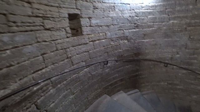 В каменном мешке Исаакиевского собора. Спуск с 43-х метровой высоты.