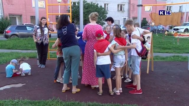 Пионеры в Библиотечном дворике