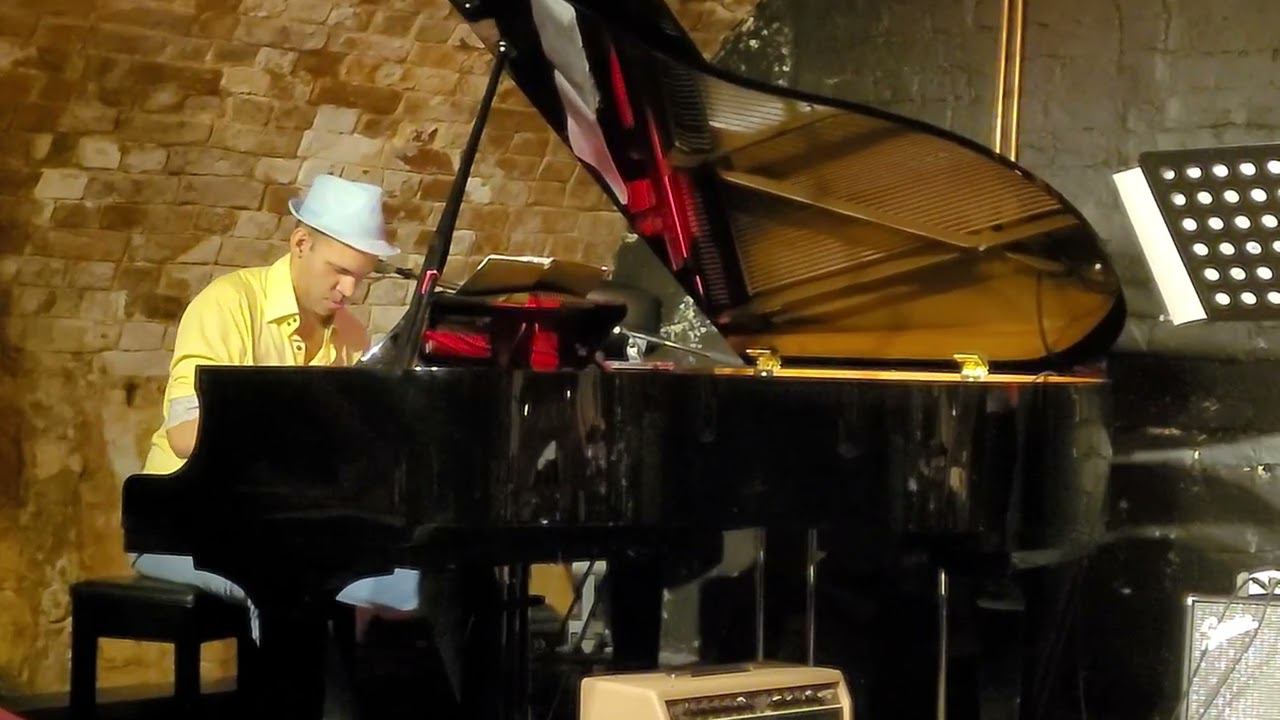 Club La Costa - Sandor's Trio