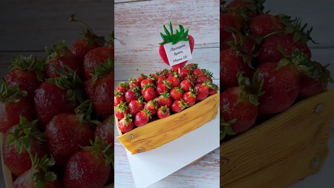 Торт с клубникой внутри и снаружи