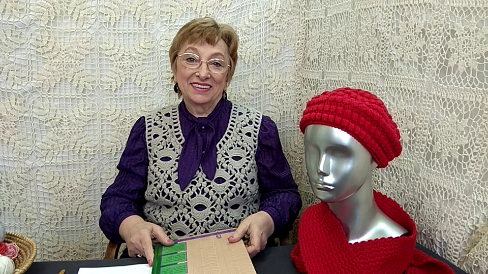Шапочка "Малинка".  Мастер-класс по вязанию крючком от О. С. Литвиной.