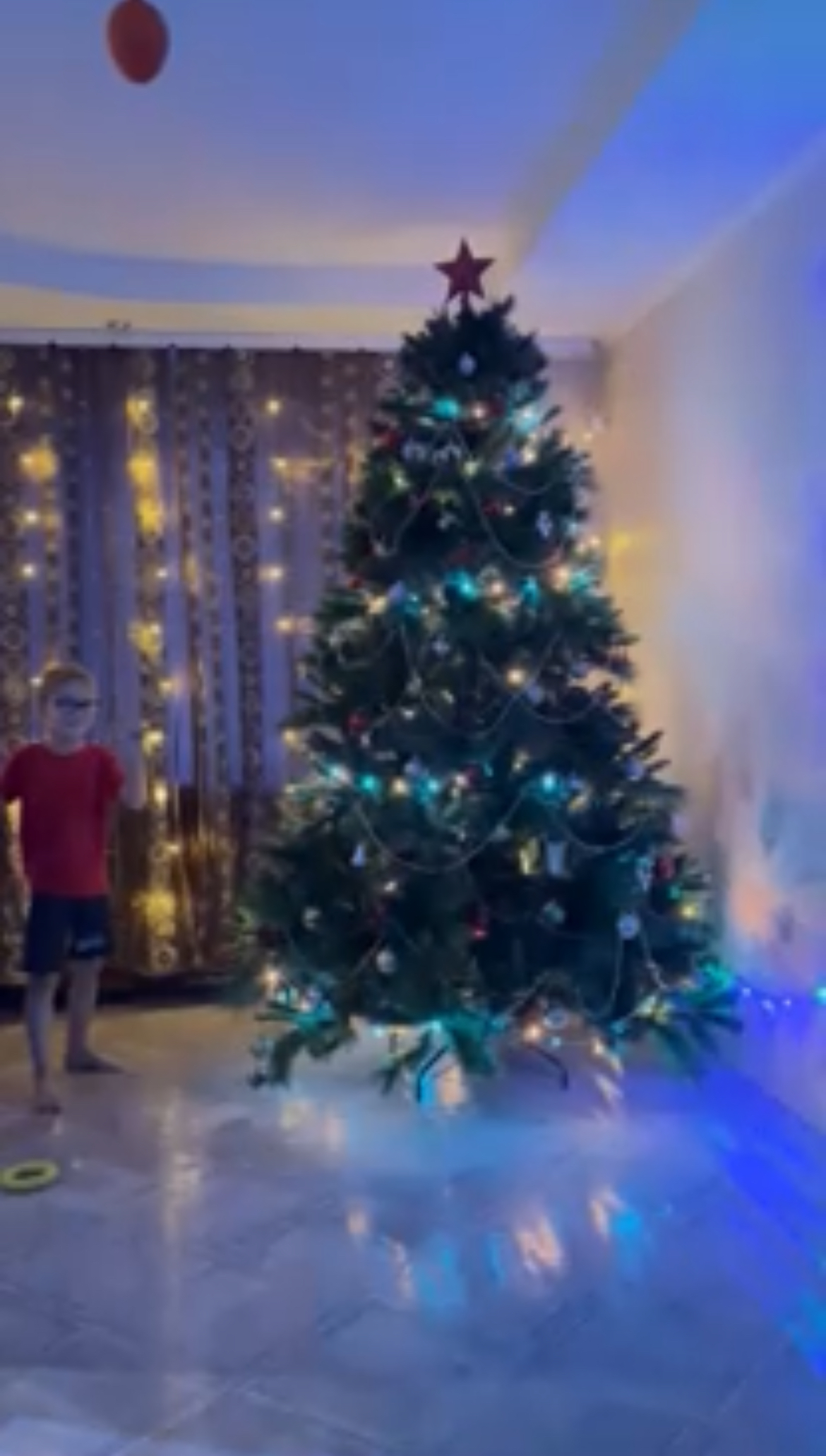 Раз-два-три, ёлочка, гори!