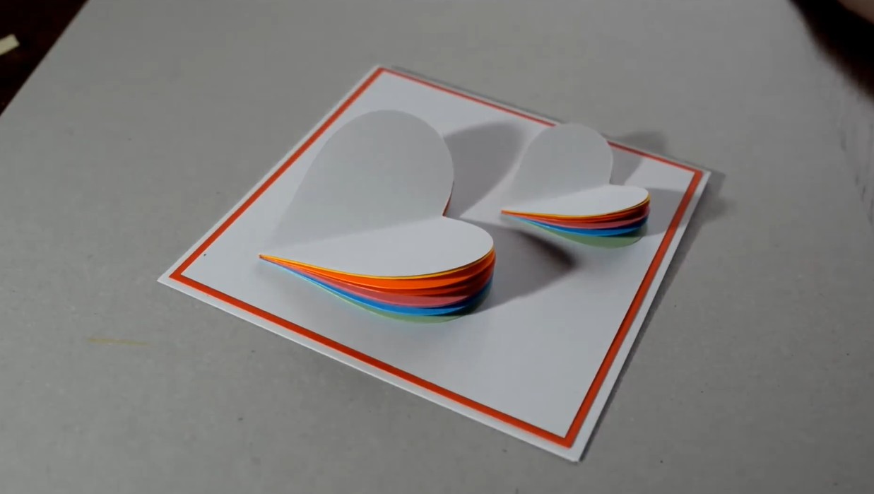 Открытка на День Святого Валентина с радужным сердечком