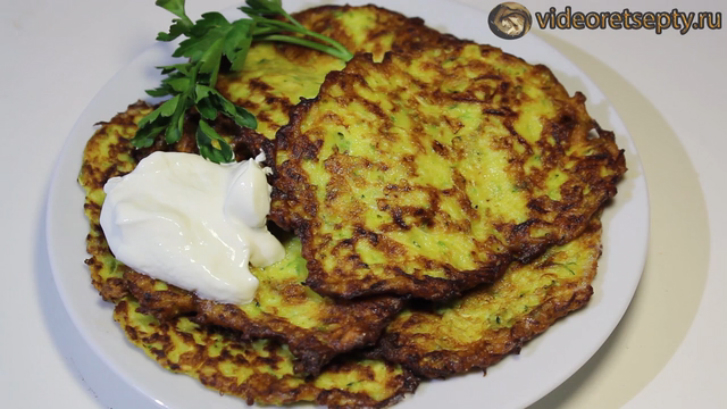 Оладьи из кабачков - Shredded zucchini