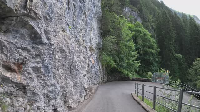 ! 28 % уклон горного серпантина, у кого Акрофобия - проходим мимо ! :)