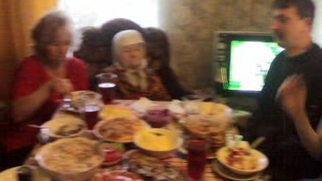 15.11.2008г Сёстры на дне рождения у бабушки.