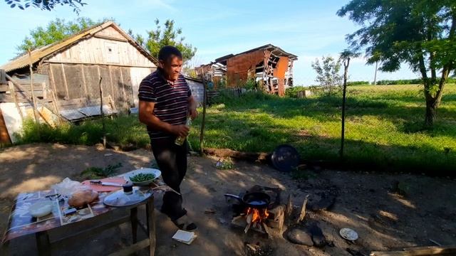 Не выбрасывайте СТРЕЛКИ ЧЕСНОКА! А Жарьте их на Костре с Яйцами. Такая Вкуснятина.