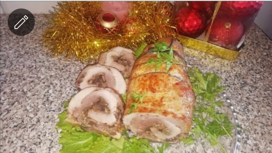 Мясное блюдо на праздничный стол.