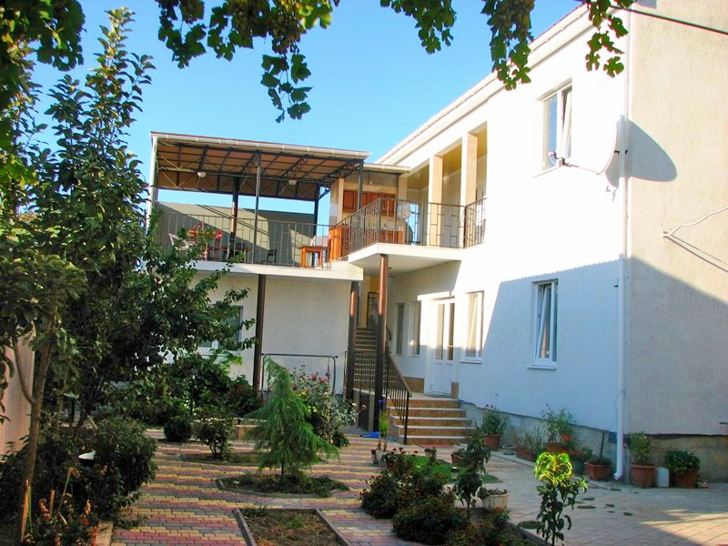 Отдых в частном секторе Феодосии. Аренда жилья в Феодосии посуточно. «Чернышевского, 9» ГОСТЕВОЙ ДОМ