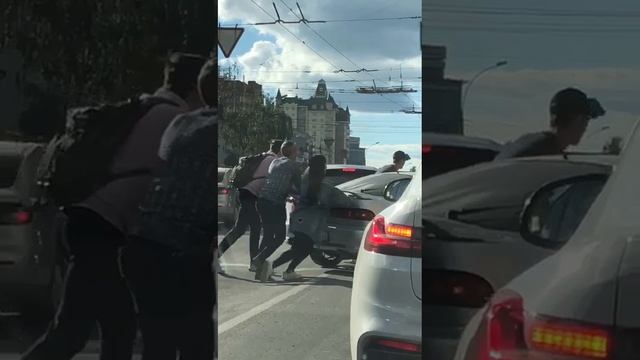 Ну как не помочь девушке?