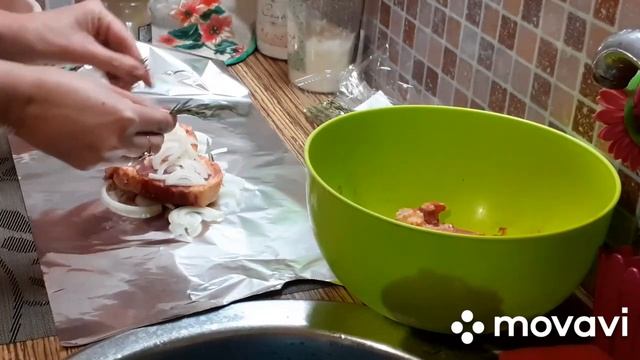 Свинина в фольге с розмарином и гранатовом соусе.