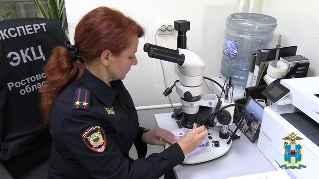 #ЯлюблюСвоюРаботу: сотрудник ЭКЦ ГУ МВД России по РО подполковник полиции Ия Чухряева