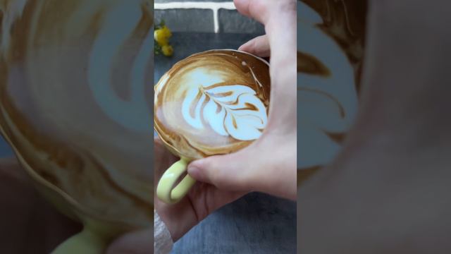 как приготовить дома капучино и нарисовать цветок