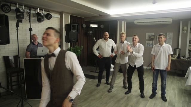 Букет и подвязка невесты, традиции на свадьбе.